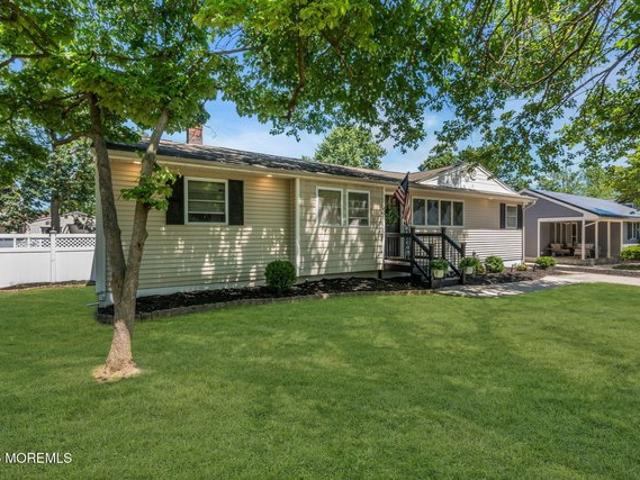317 Essex Dr, Brick, NJ 08723