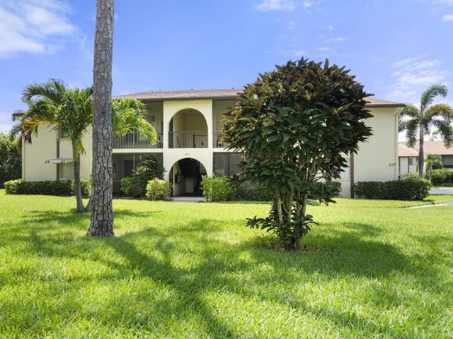 317 Knotty Pine Cir Unit D2, Greenacres, FL 33463