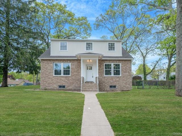 317 Haven Ave, Ronkonkoma, NY 11779