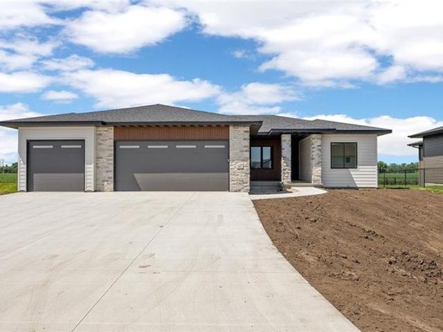 317 Hackberry Dr, Palo, IA 52324