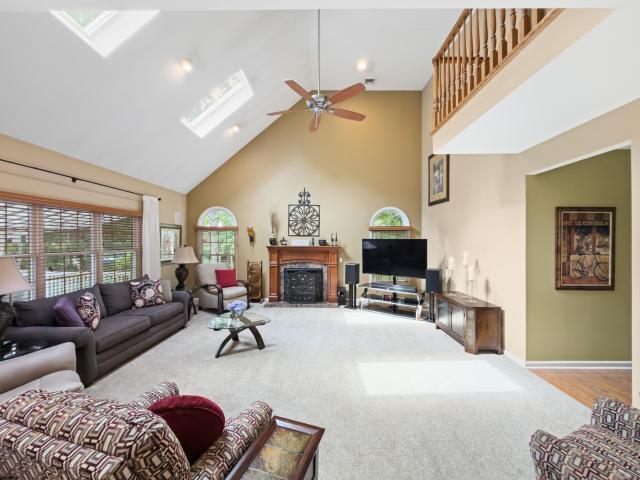 317 Island Ln