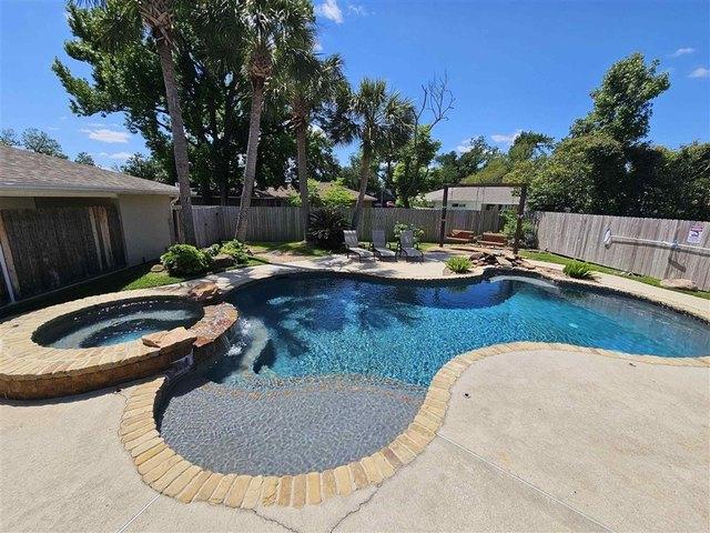 317 Jeanine St, Lake Charles, LA 70605