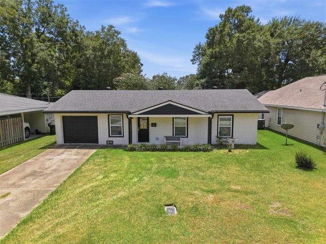317 Overhill Dr, Lake Charles, LA 70605