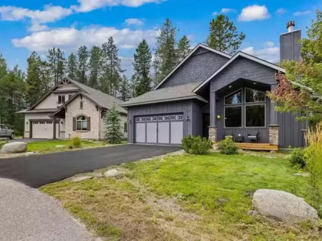 317 MOUNTAIN COVE CT, MCCALL, ID 83638 Single Family Residence.