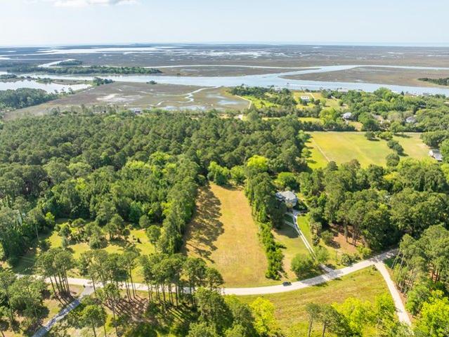 317 McClellan Ave, McClellanville, SC 29458