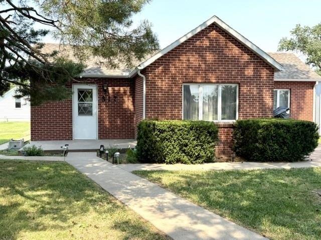 317 N 3rd St, Wakeeney, KS 67672