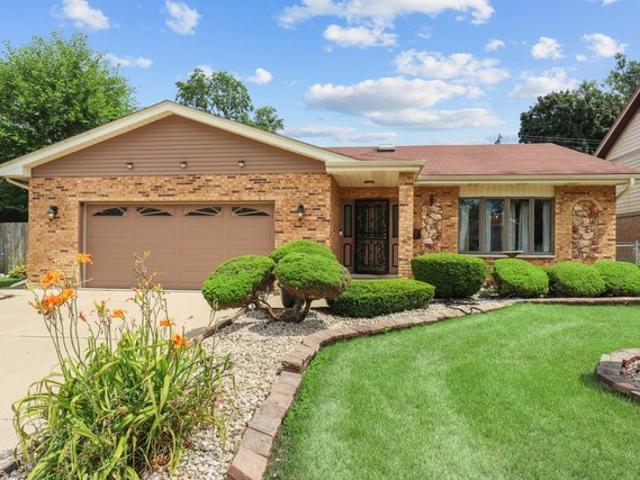 317 N Marcella Rd, Mount Prospect, IL 60056