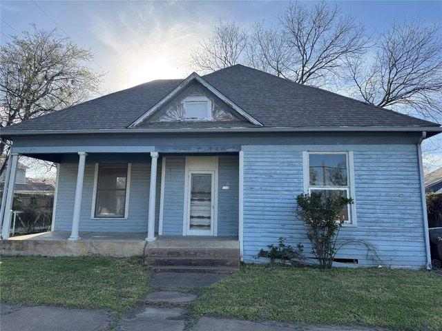 317 N Scullin Ave, Denison, TX 75020