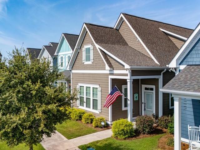317 Sea Hawk St, Beaufort, NC 28516