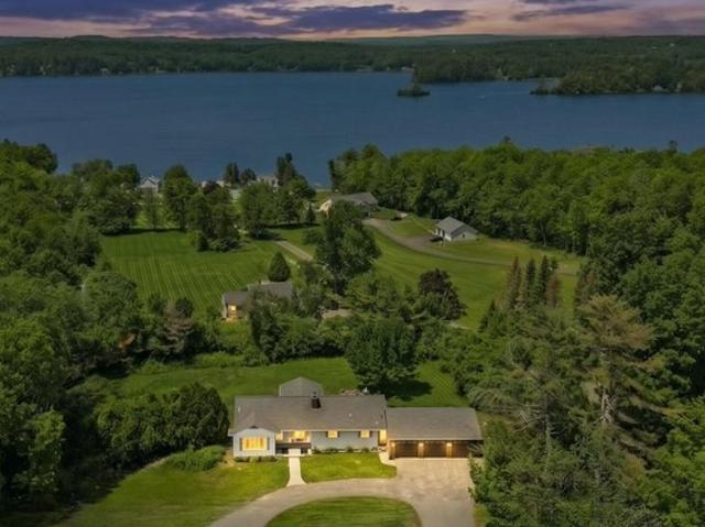 317 Pond Rd, Manchester, ME 04351