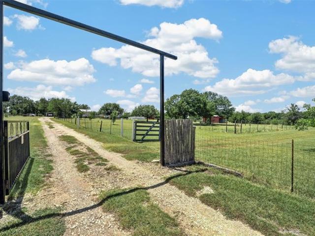 317 Rae Ln, Jarrell, TX 76537