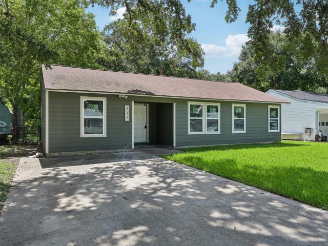 317 Redwood St, Lake Jackson, TX 77566 | MLS #24584 | Compass