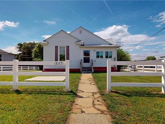 317 W Atkins St, Dobson, NC 27017