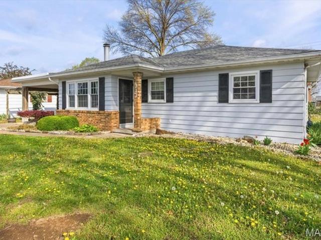 317 W Field Dr, Red Bud, IL 62278