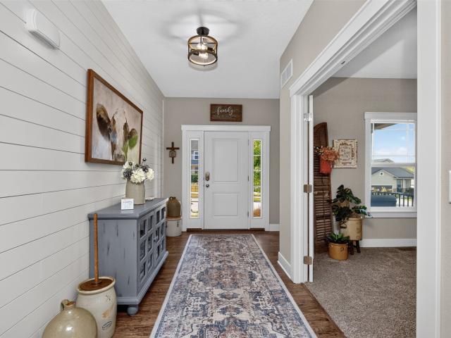 317 W High Road