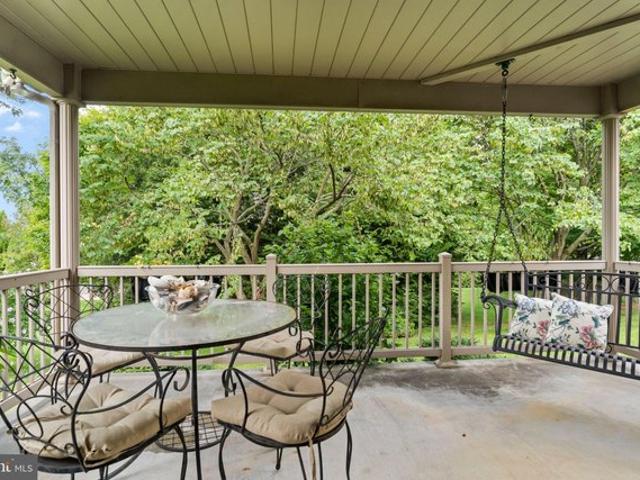 317 Woodvale Dr, Chambersburg, PA 17201
