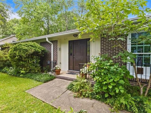 317 Windsor Dr, Auburn, AL 36832
