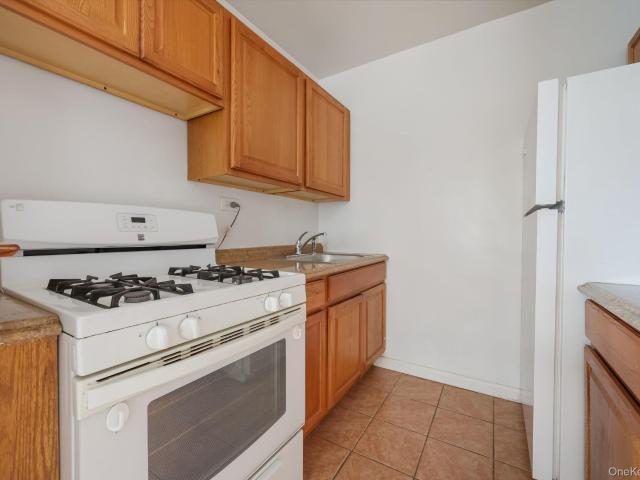 3184 Grand Concourse 4J