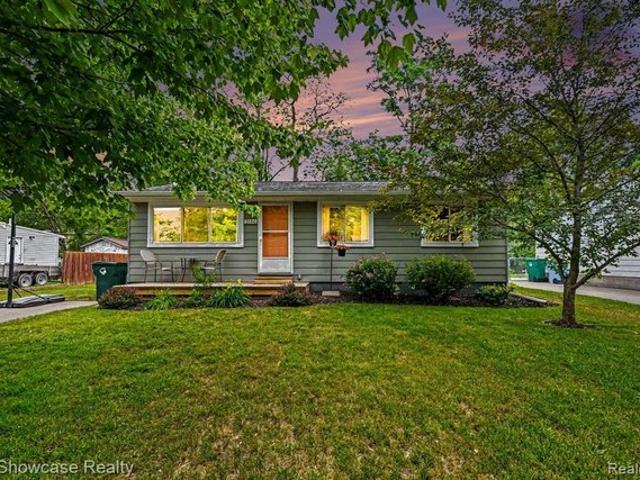 3186 Roselawn St, Commerce Township, MI 48390