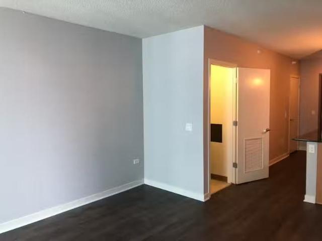 31871295 500 North Desplaines Street
