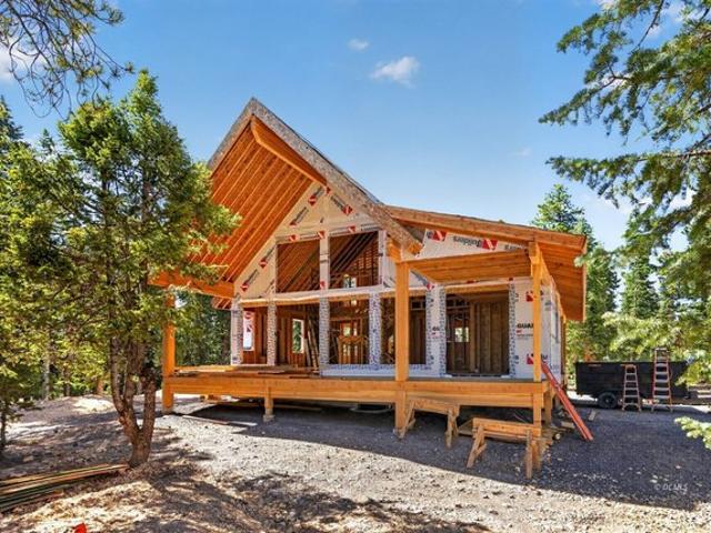 3180 N Aspen Rd, Duck Creek Village, UT 84762