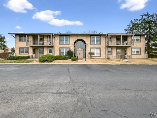 3181 Carefree Ln Apt A, Florissant, MO 63033