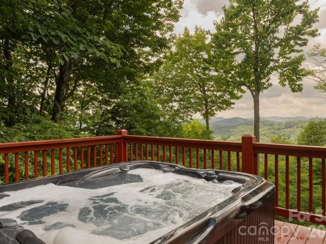 3182 El Miner Dr, Mars Hill, NC 28754