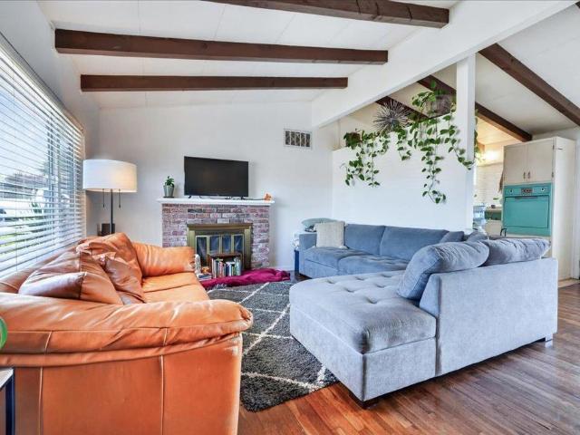 3182 Vista Del Camino