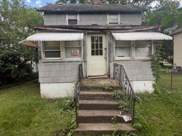 318 12th St, East Moline, IL 61244