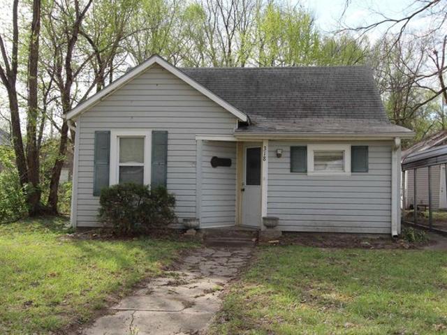 318 12th St, Ogden, KS 66517