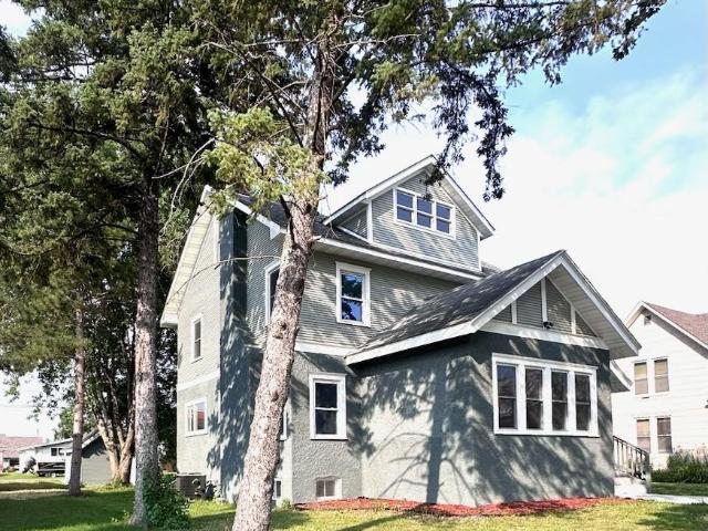 318 2nd Street W