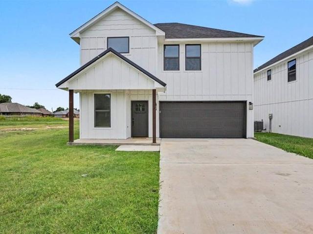 318 6th St, Elgin, OK 73538