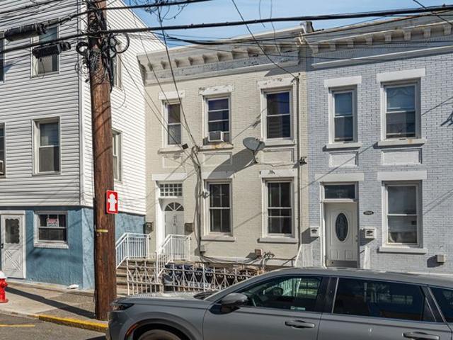 318 70th St, Guttenberg, NJ 07093