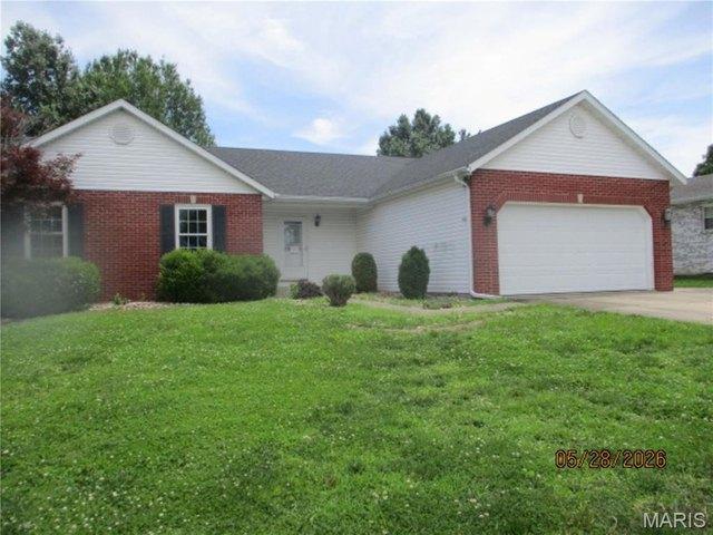 318 Cortner Dr, Smithton, IL 62285