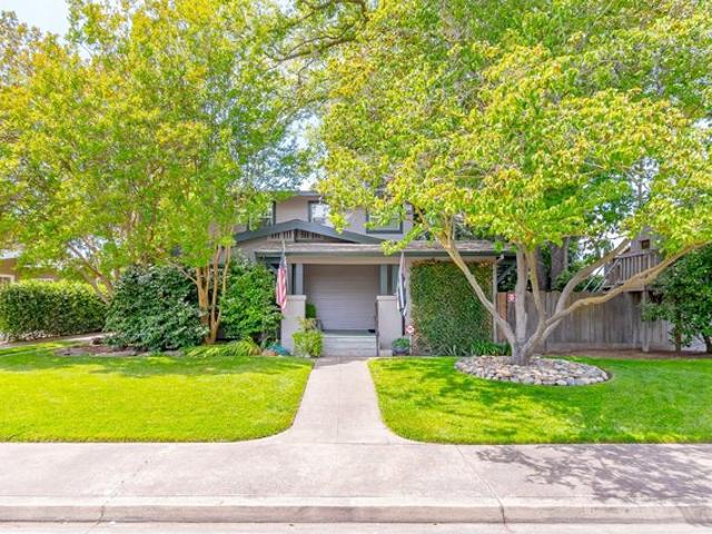 318 California Ave, Oakdale, CA 95361