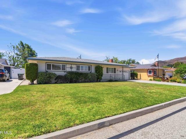 318 Carla Dr, Simi Valley, CA 93065