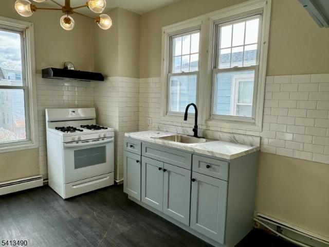 318 Ampere Pkwy