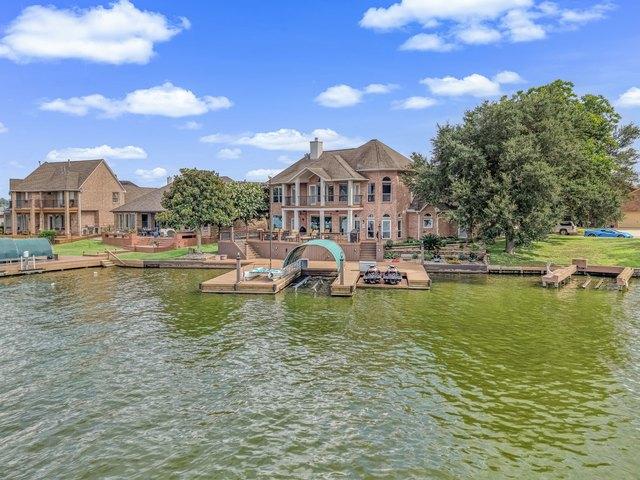 318 Bayshore Dr, Montgomery, TX 77356