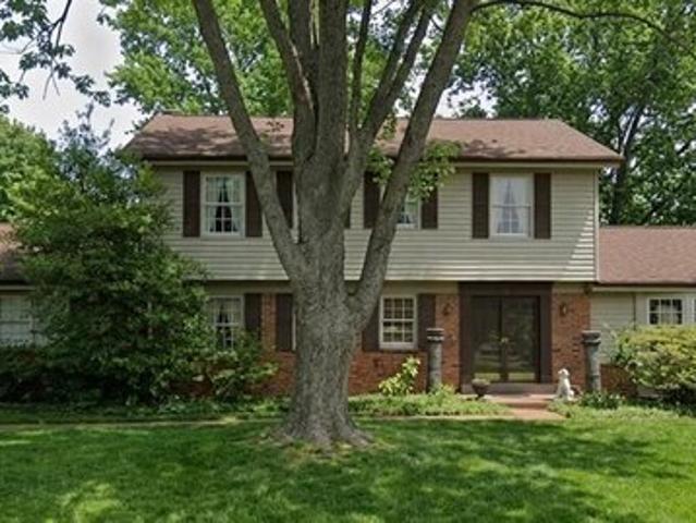 318 Bellerive Dr, Ballwin, MO 63011