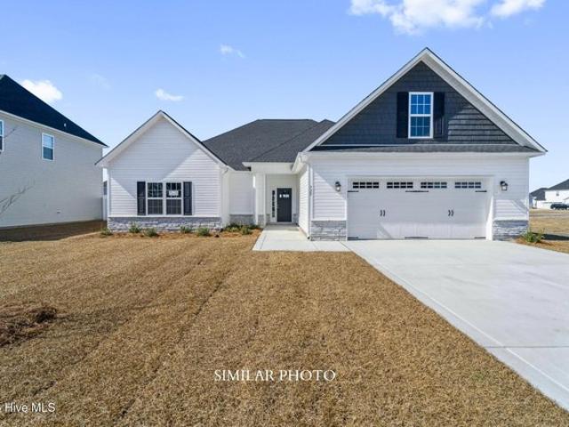 318 Black Hawk Dr, Jacksonville, NC 28546