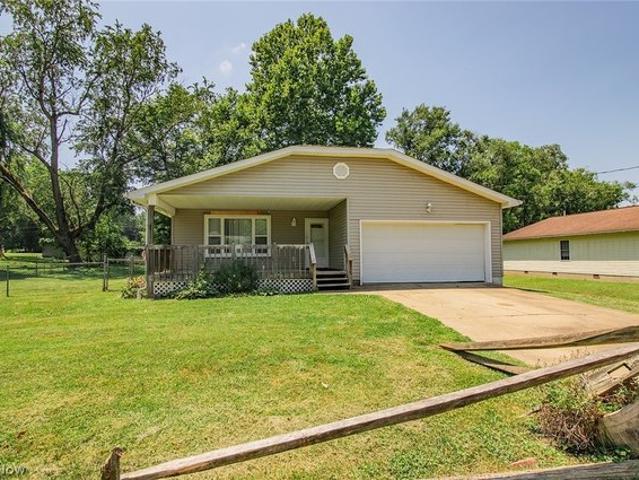 318 Greenwood Dr, Williamstown, WV 26187