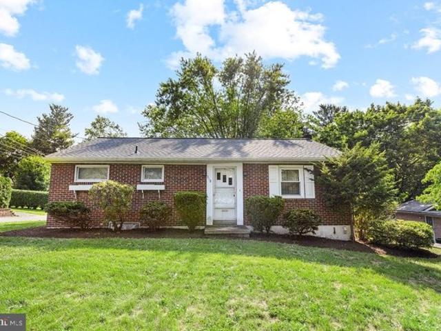318 Diller Dr, Akron, PA 17501