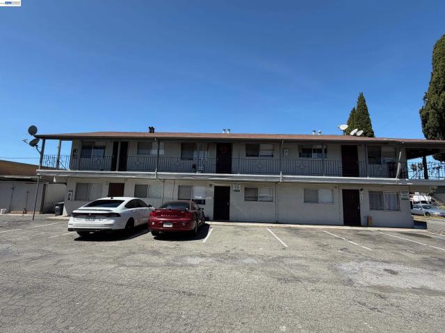 318 Dumont Ave