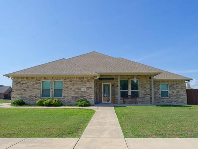 318 E 4th St, Lindsay, TX 76250