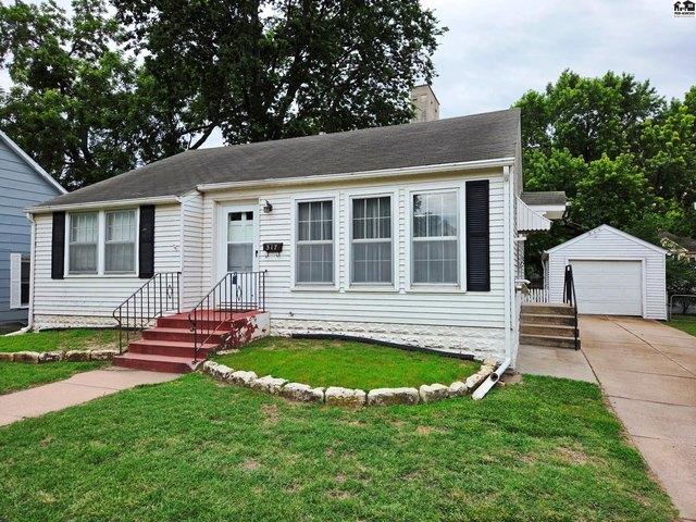 318 E 8th St, Newton, KS 67114