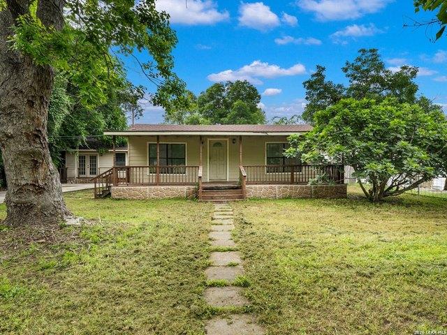 318 E Theissen St, Boerne, TX 78006