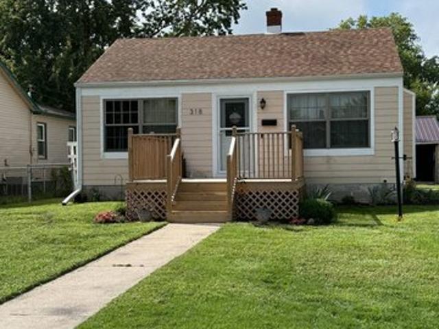 318 E Thurber St, Clay Center, NE 68933