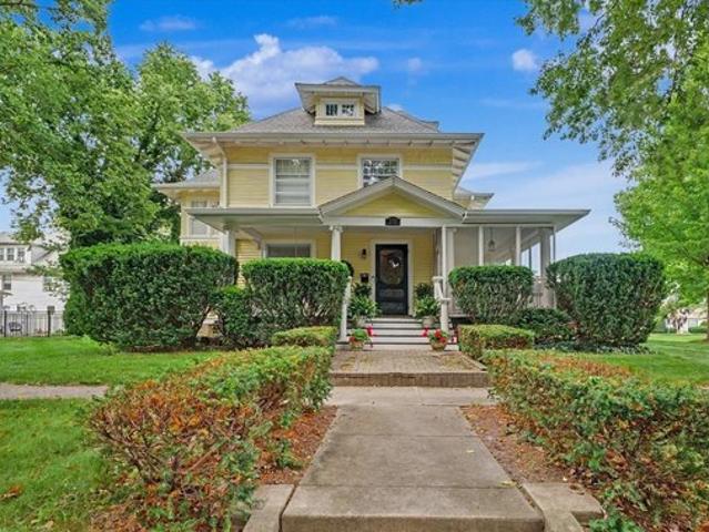 318 E Main St, Monticello, IL 61856