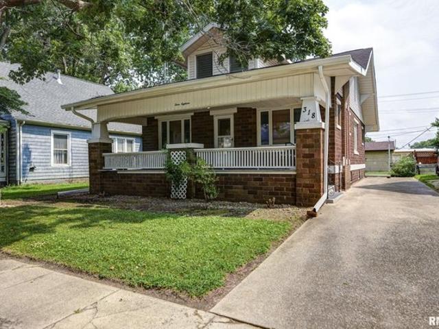 318 E Poplar St, Taylorville, IL 62568