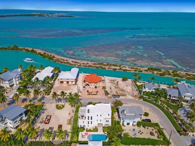 318 E Seaview Cir, Marathon, FL 33050 | MLS #618564